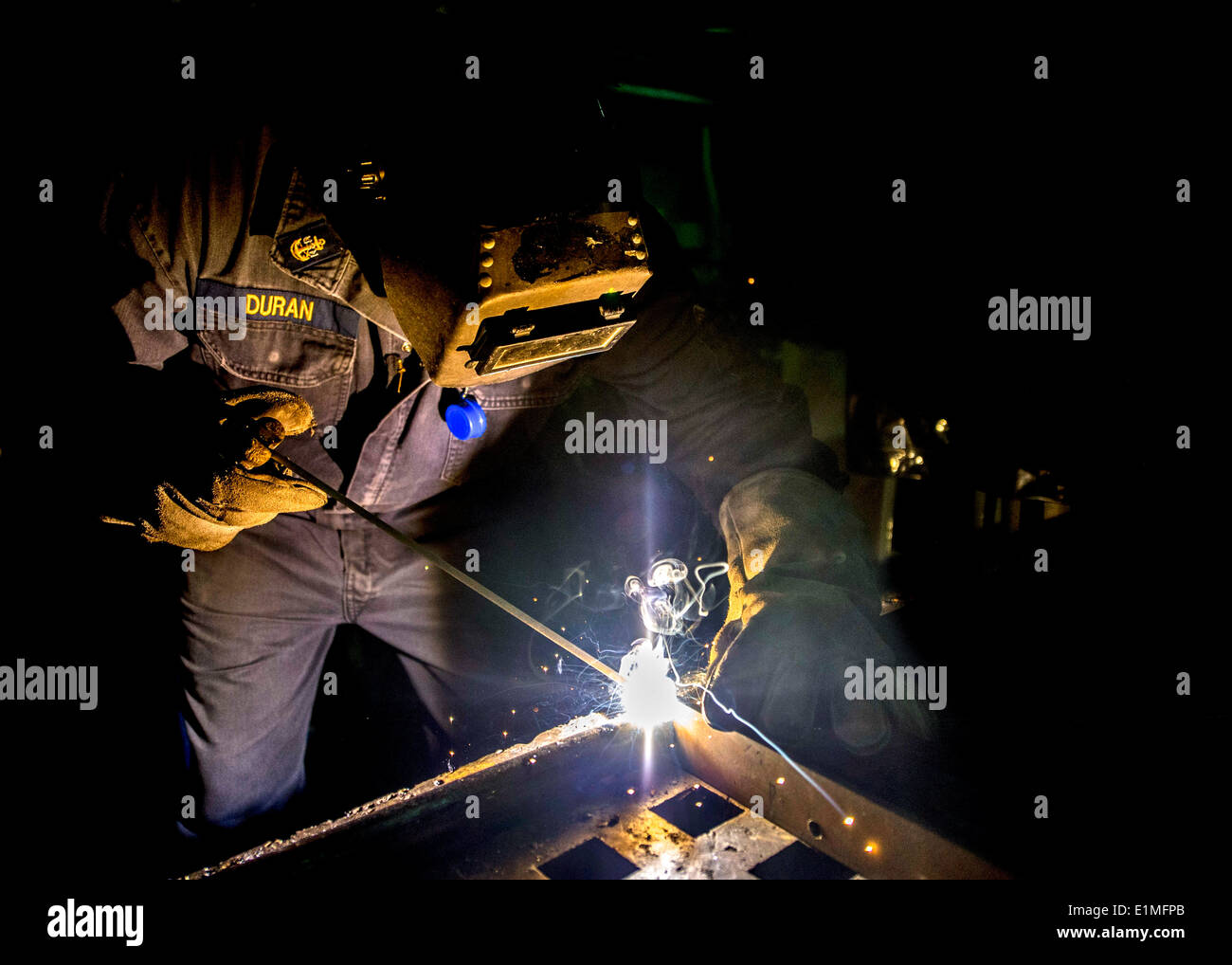 U s navy chief damage controlman hi-res stock photography and images ...