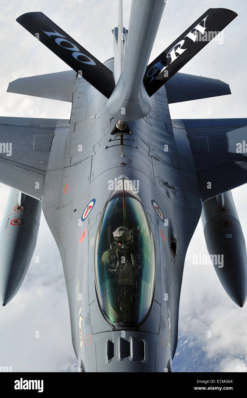 100th aerial refueling wing hi-res stock photography and images - Alamy