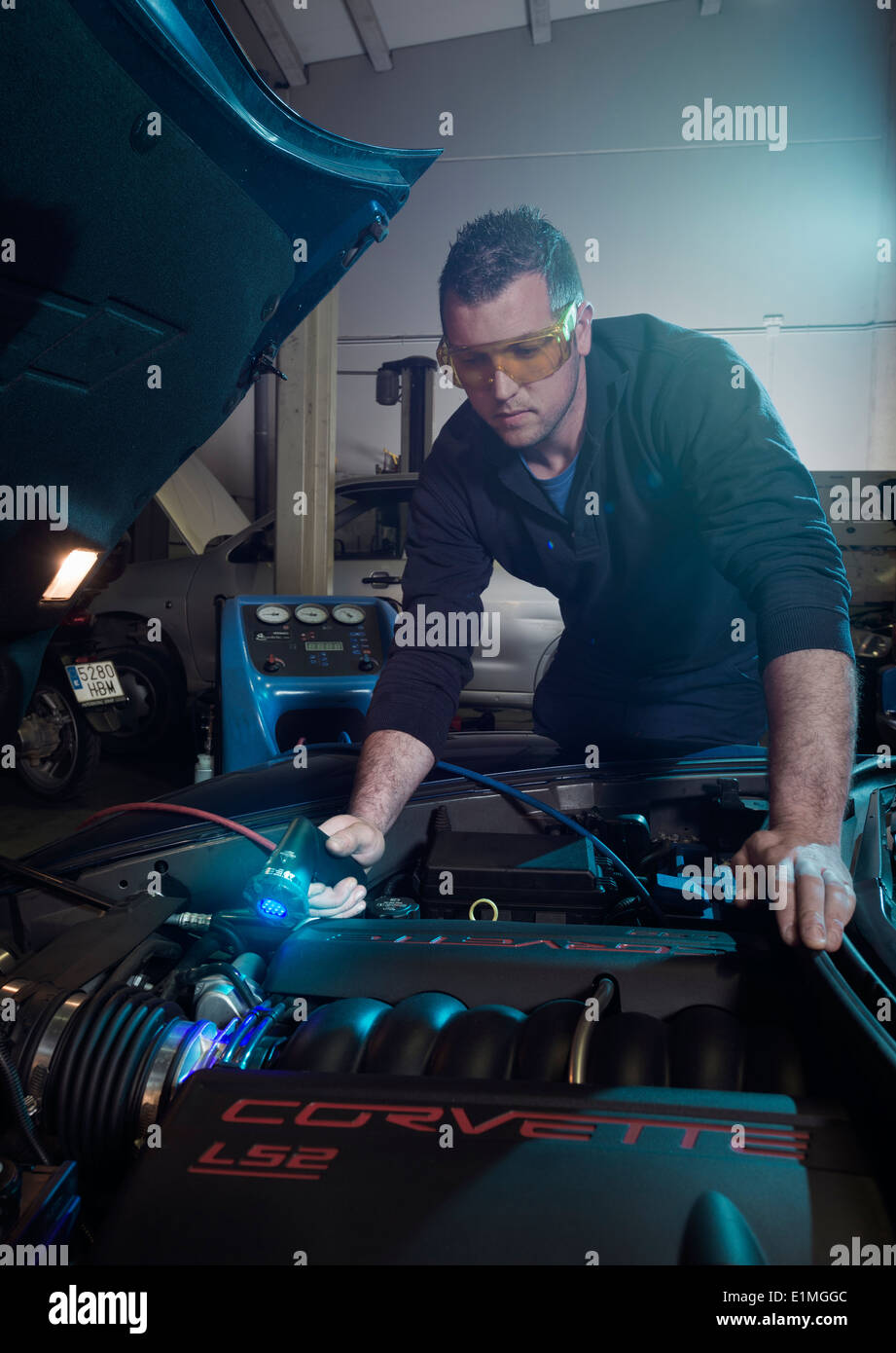 Work job mechanic hi-res stock photography and images - Alamy