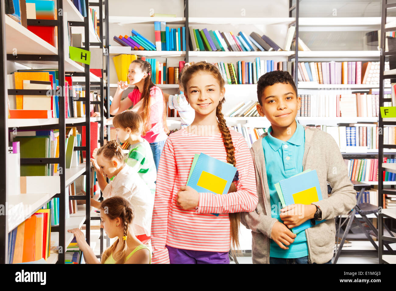 Boy and girl in library hi-res stock photography and images - Alamy
