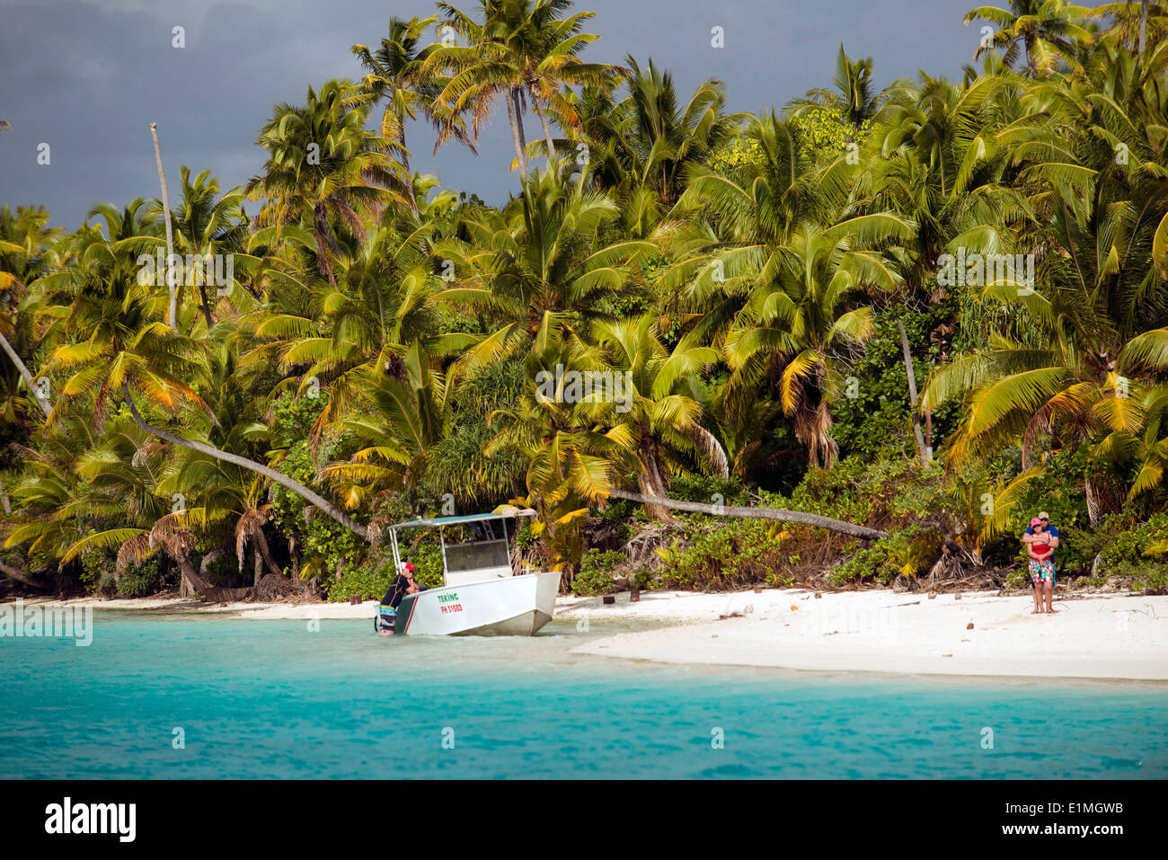 Polynesian boats hi-res stock photography and images - Alamy