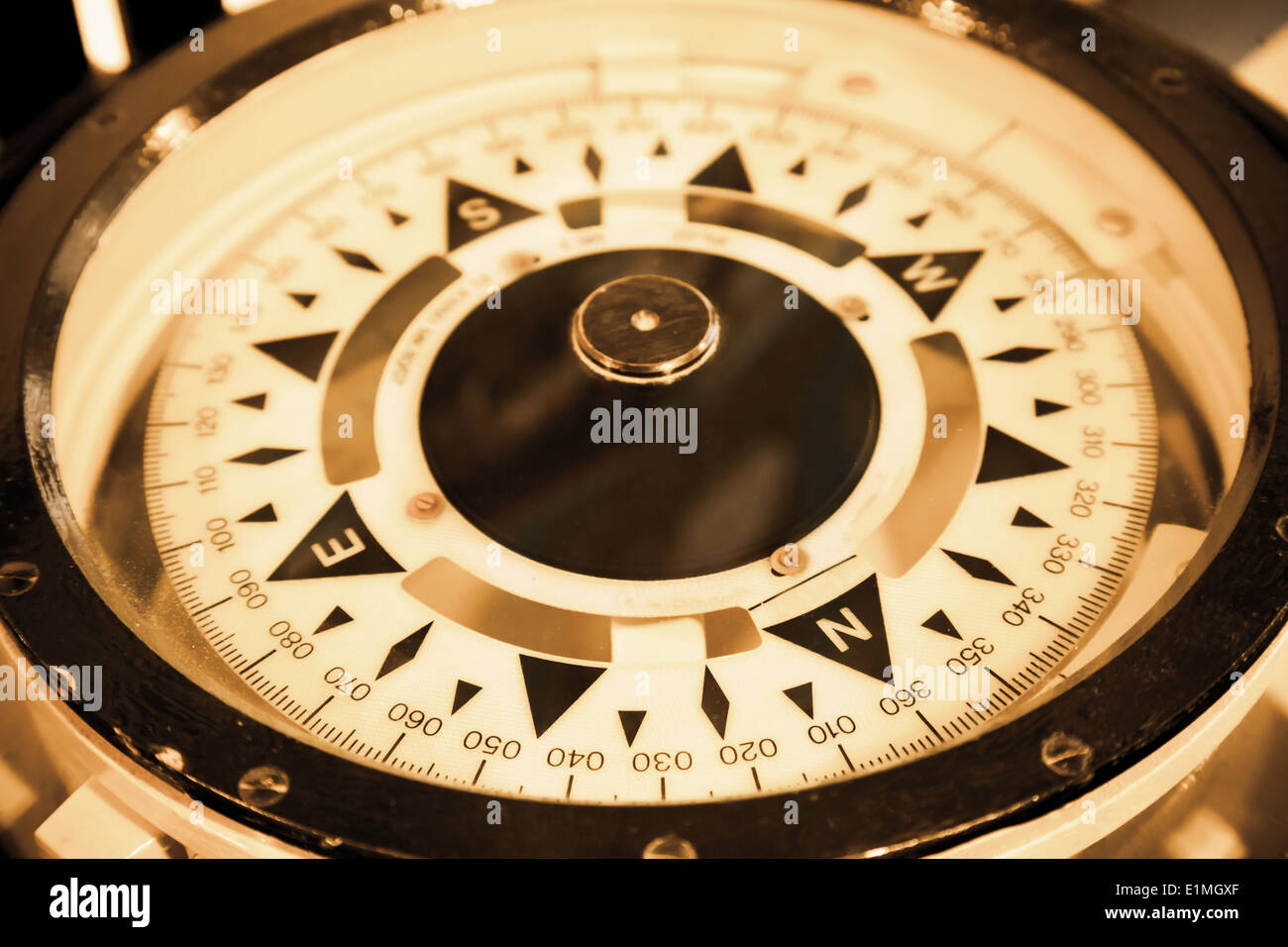 Magnetic compass hi-res stock photography and images - Alamy