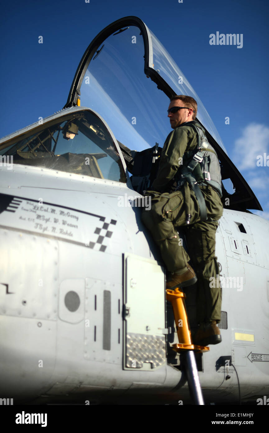 U.S. Air Force Capt. Tom Silkowski, a pilot with the 190th Fighter ...