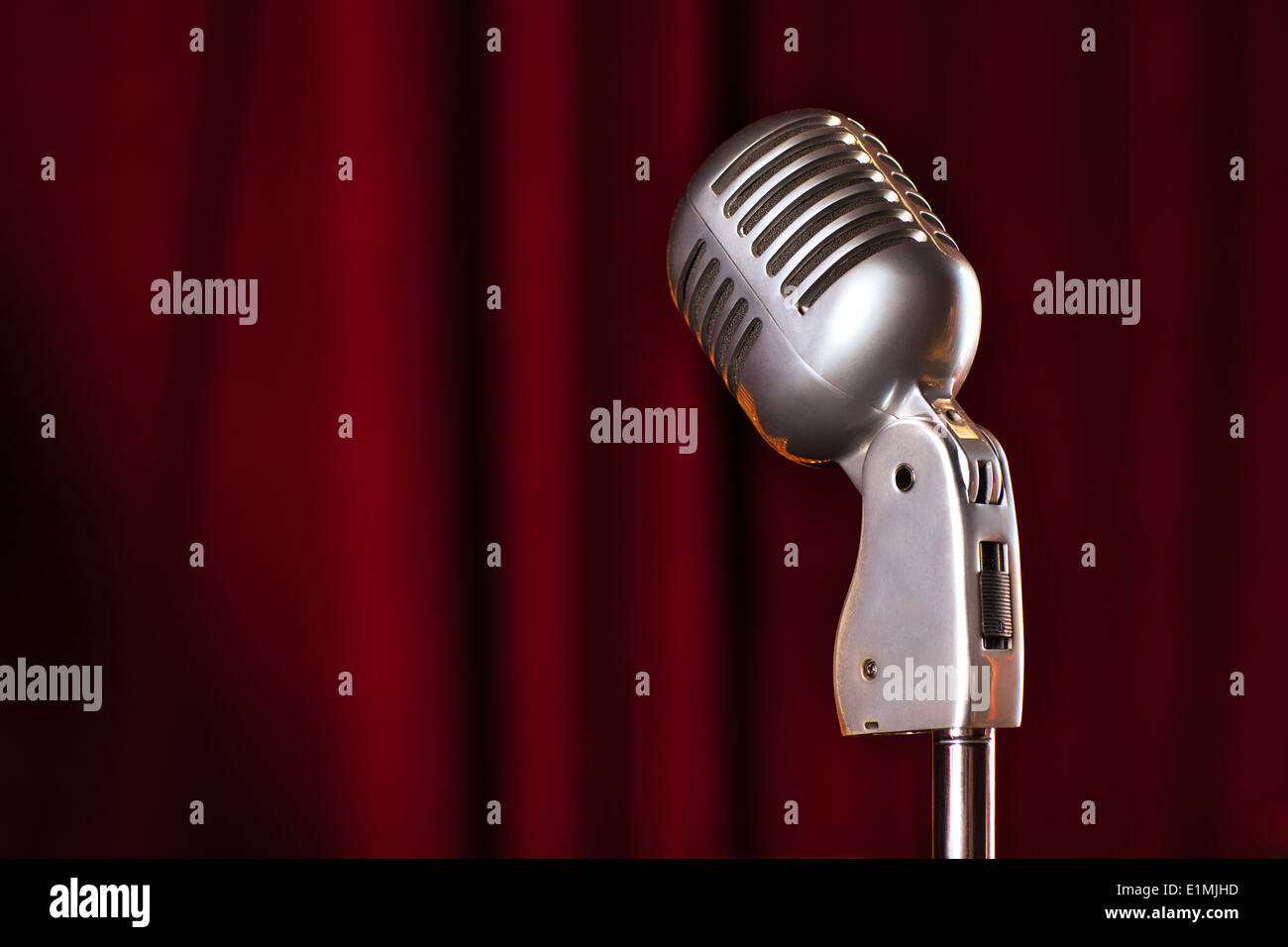 Red microphone hi-res stock photography and images - Alamy