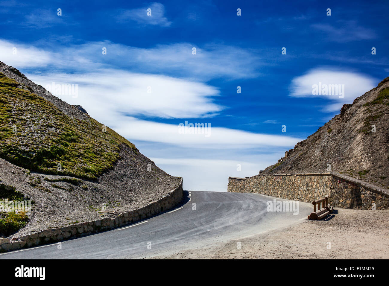 Sky blue pyrenees mountains hi-res stock photography and images - Alamy