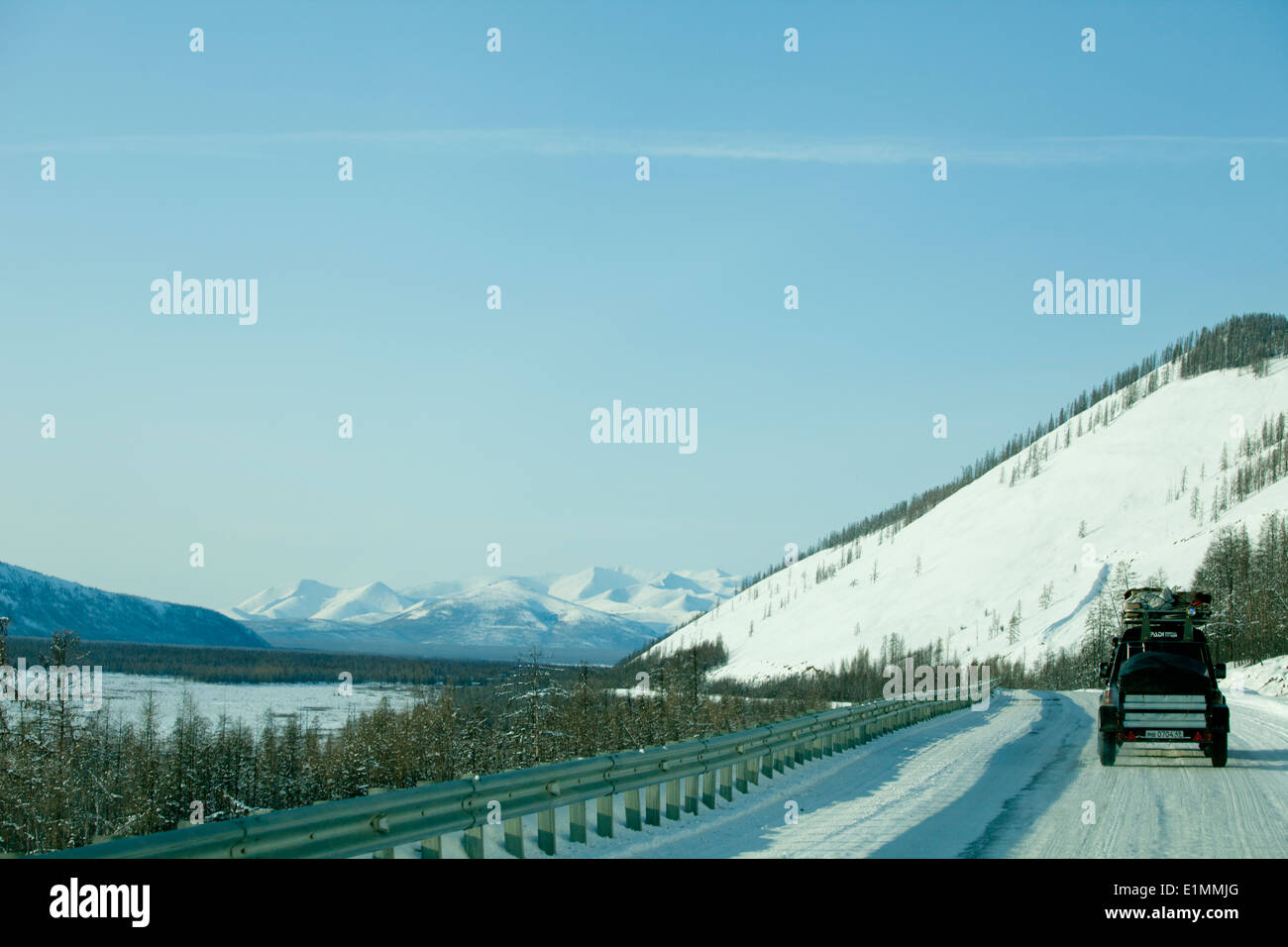 snowy mountains trees road 4wd expedition snow Stock Photo - Alamy