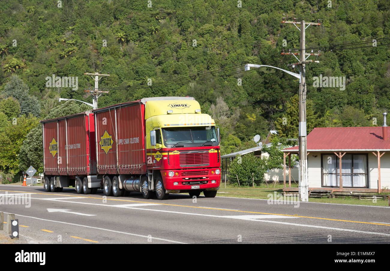 New Zealand Haulage High Resolution Stock Photography and Images - Alamy