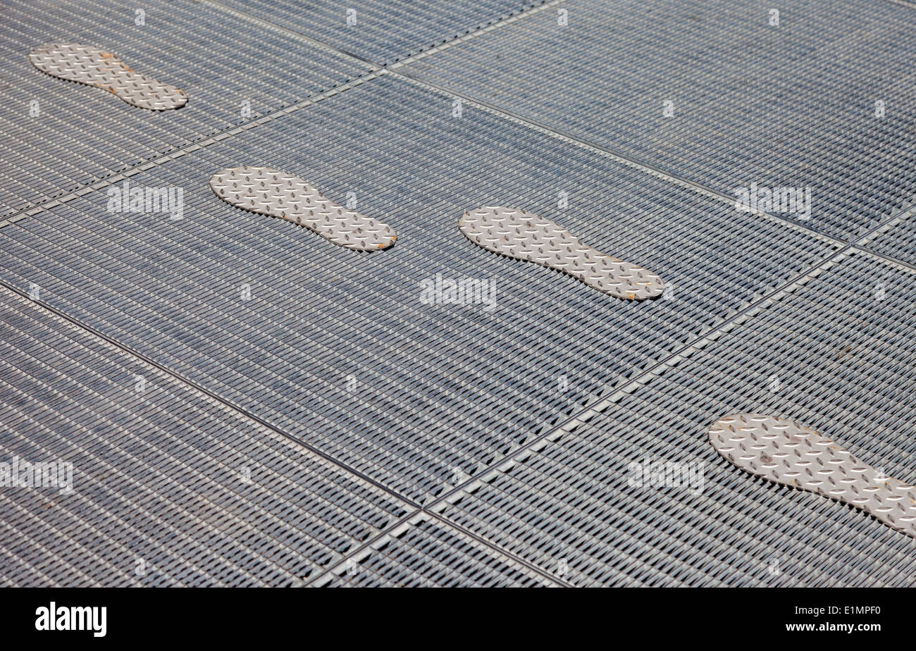 Lattice walkway hi-res stock photography and images - Alamy