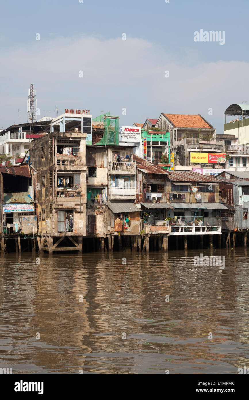 Riverside buildings hi-res stock photography and images - Alamy