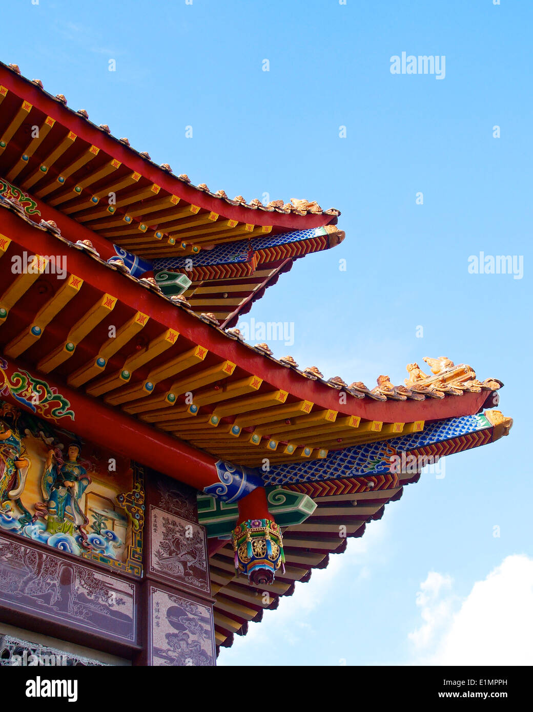 The decoration of the temple roof Stock Photo - Alamy