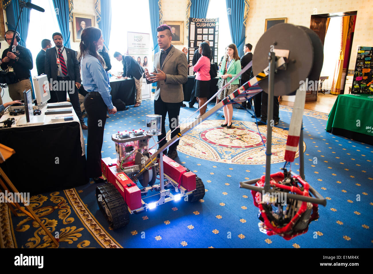 Science fair hi-res stock photography and images - Alamy