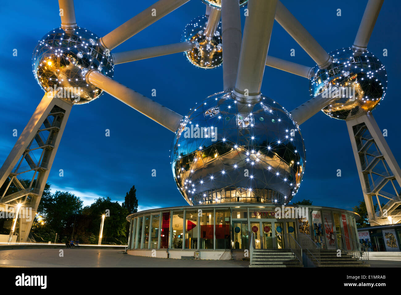 Atomium Night