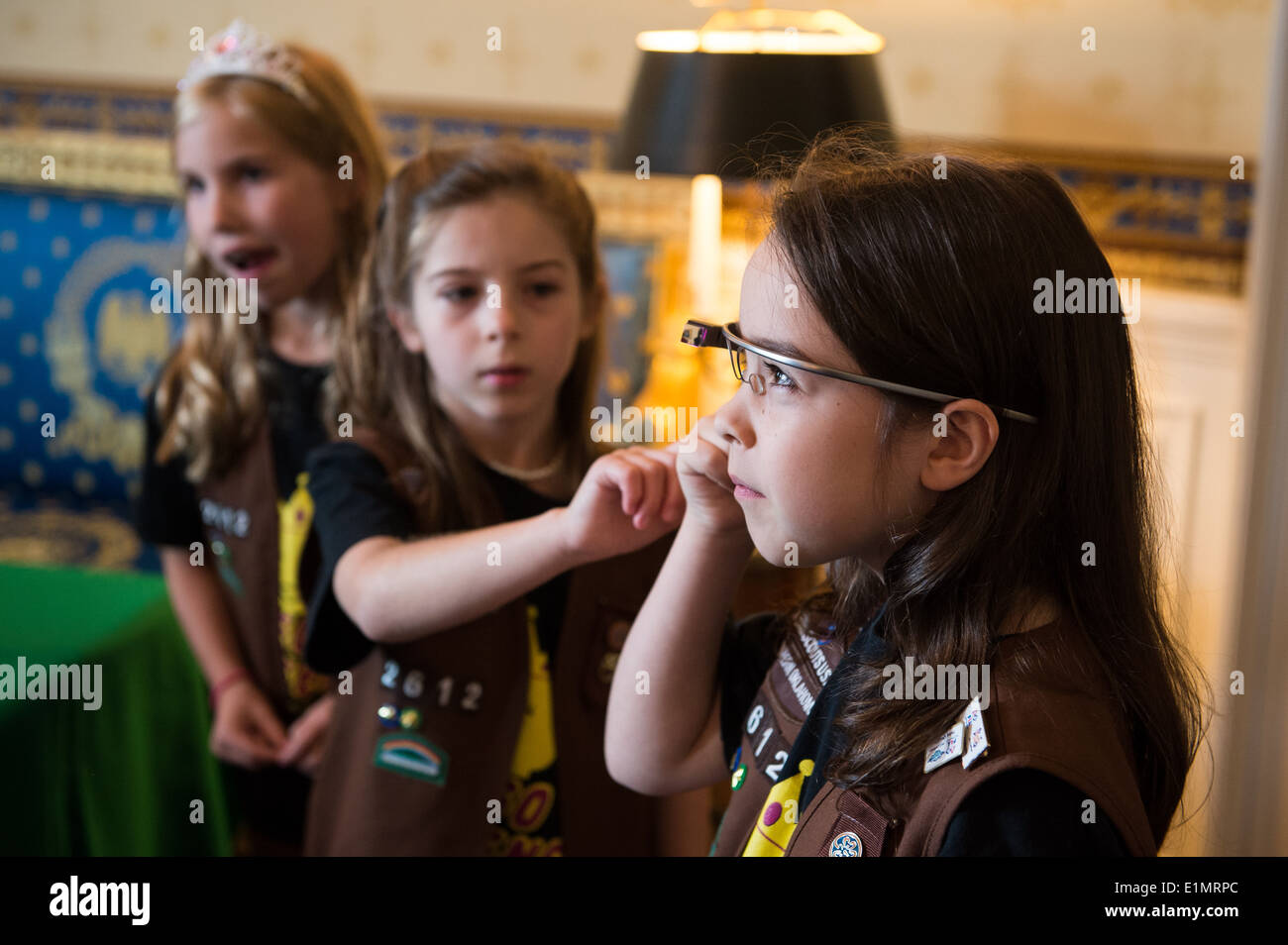 Girl science fair hi-res stock photography and images - Alamy