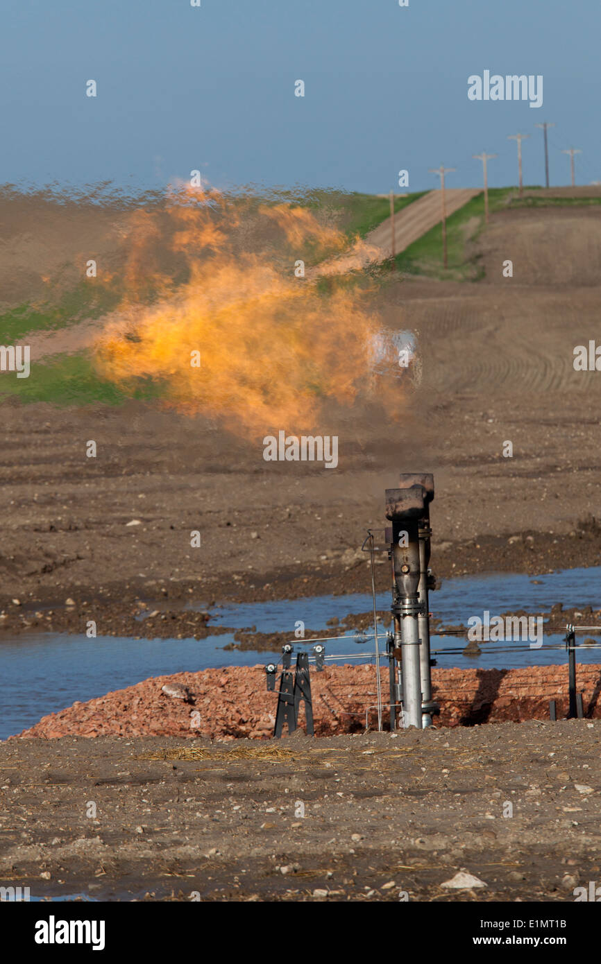 Oil dakota flare hi-res stock photography and images - Alamy