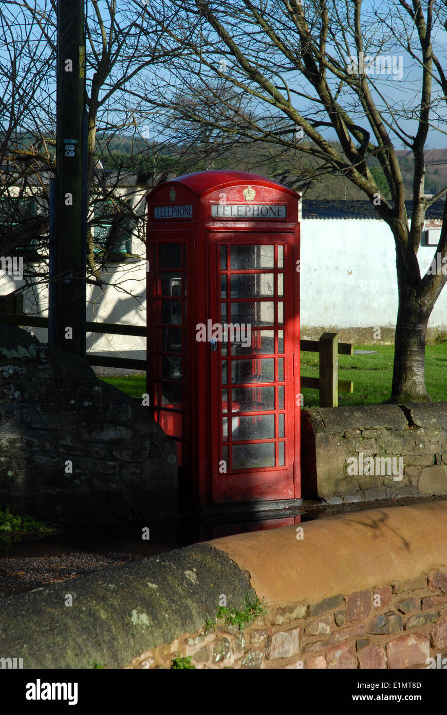 Red Telephone Box, Sandford, Devon, GB Stock Photo - Alamy