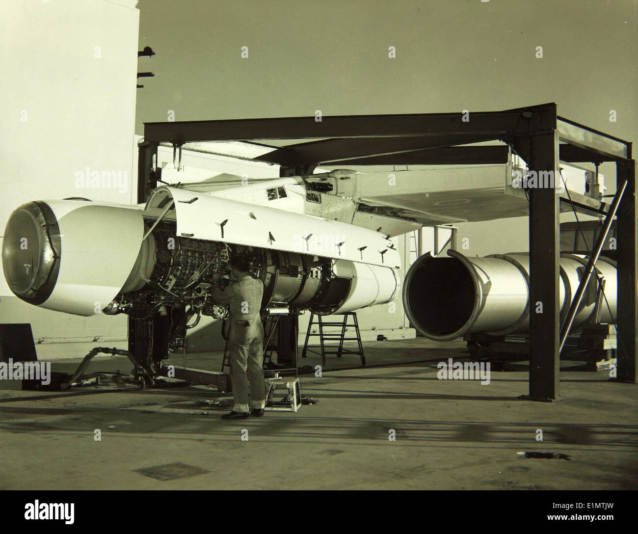 Aircraft engine test stand hi-res stock photography and images - Alamy