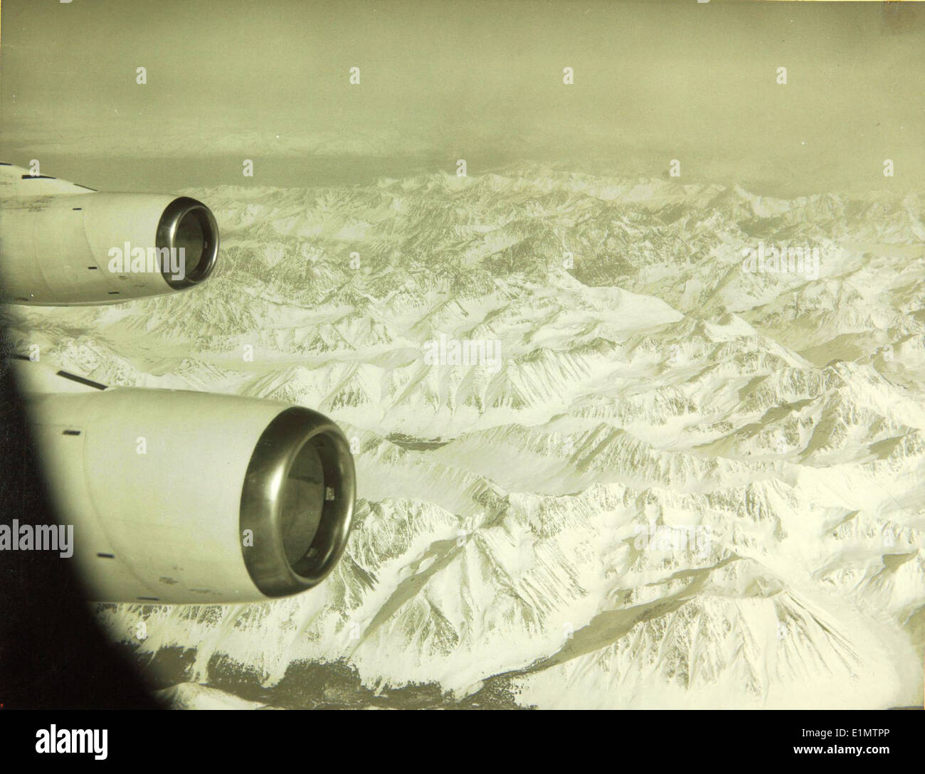 Convair 880 in flight hi-res stock photography and images - Alamy