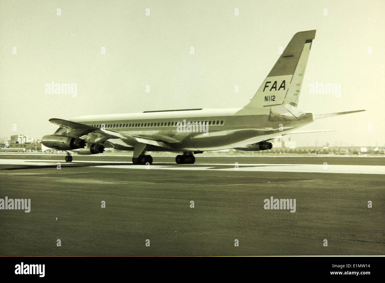The Convair 880 was a turbojet-powered airliner, introduced in the ...