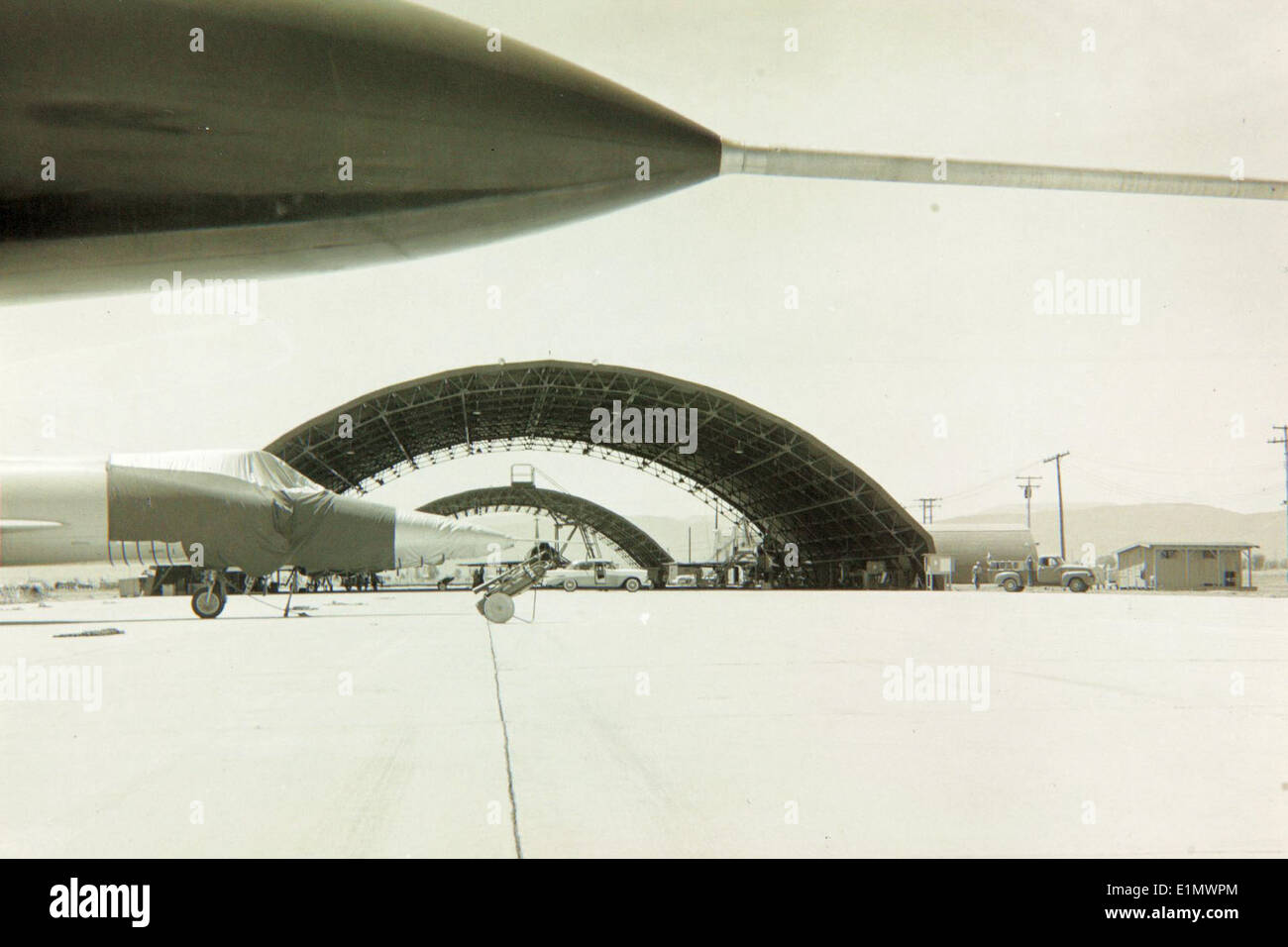 F 102 delta dagger hi-res stock photography and images - Alamy