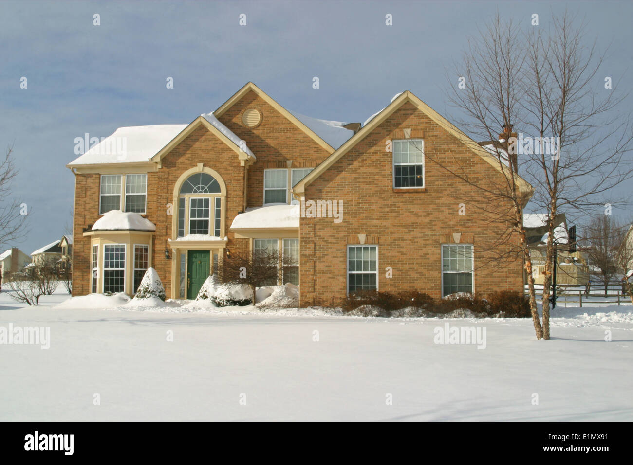 Suburban house winter hi-res stock photography and images - Alamy