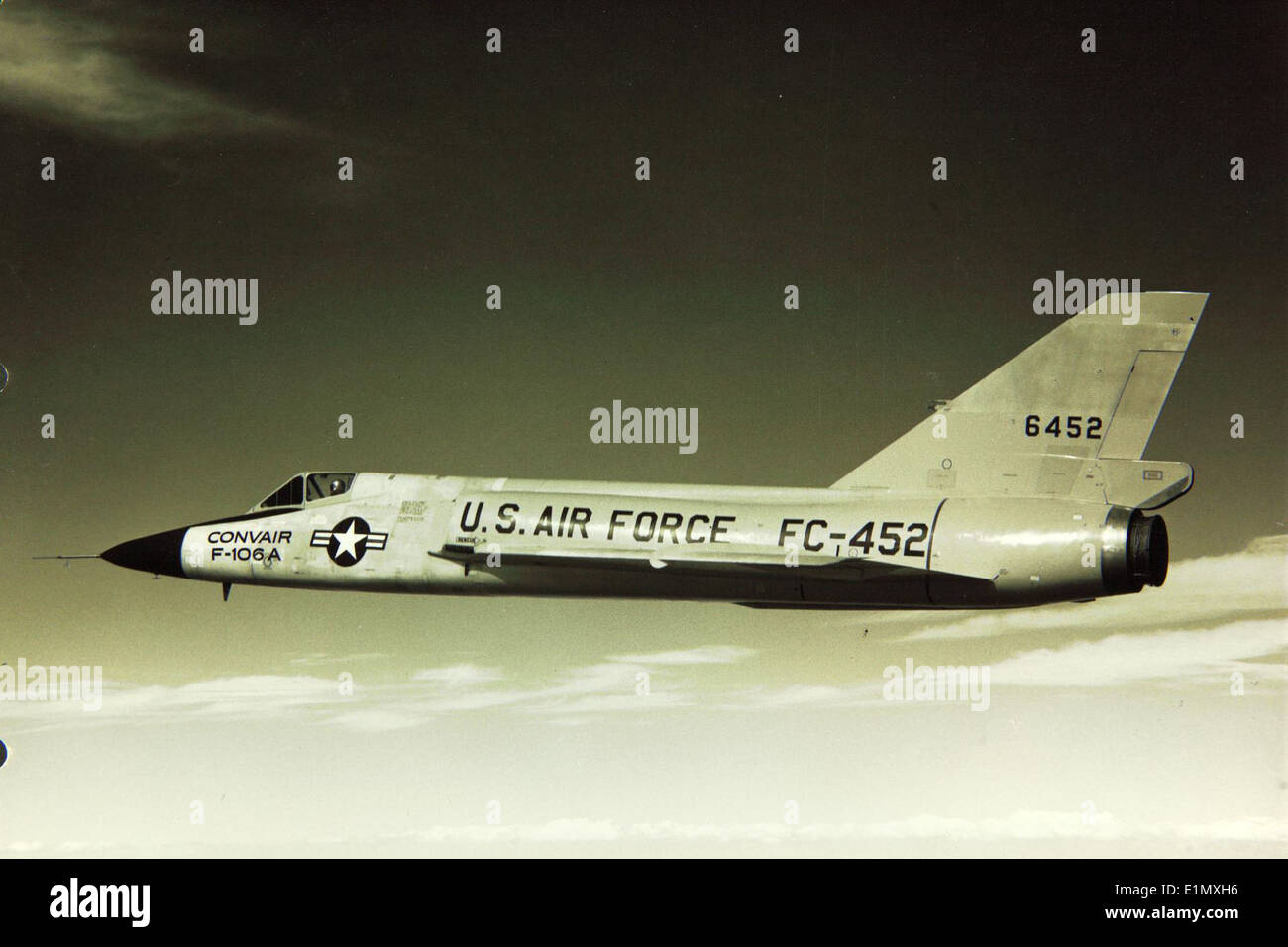 F 106 delta dart hi-res stock photography and images - Alamy