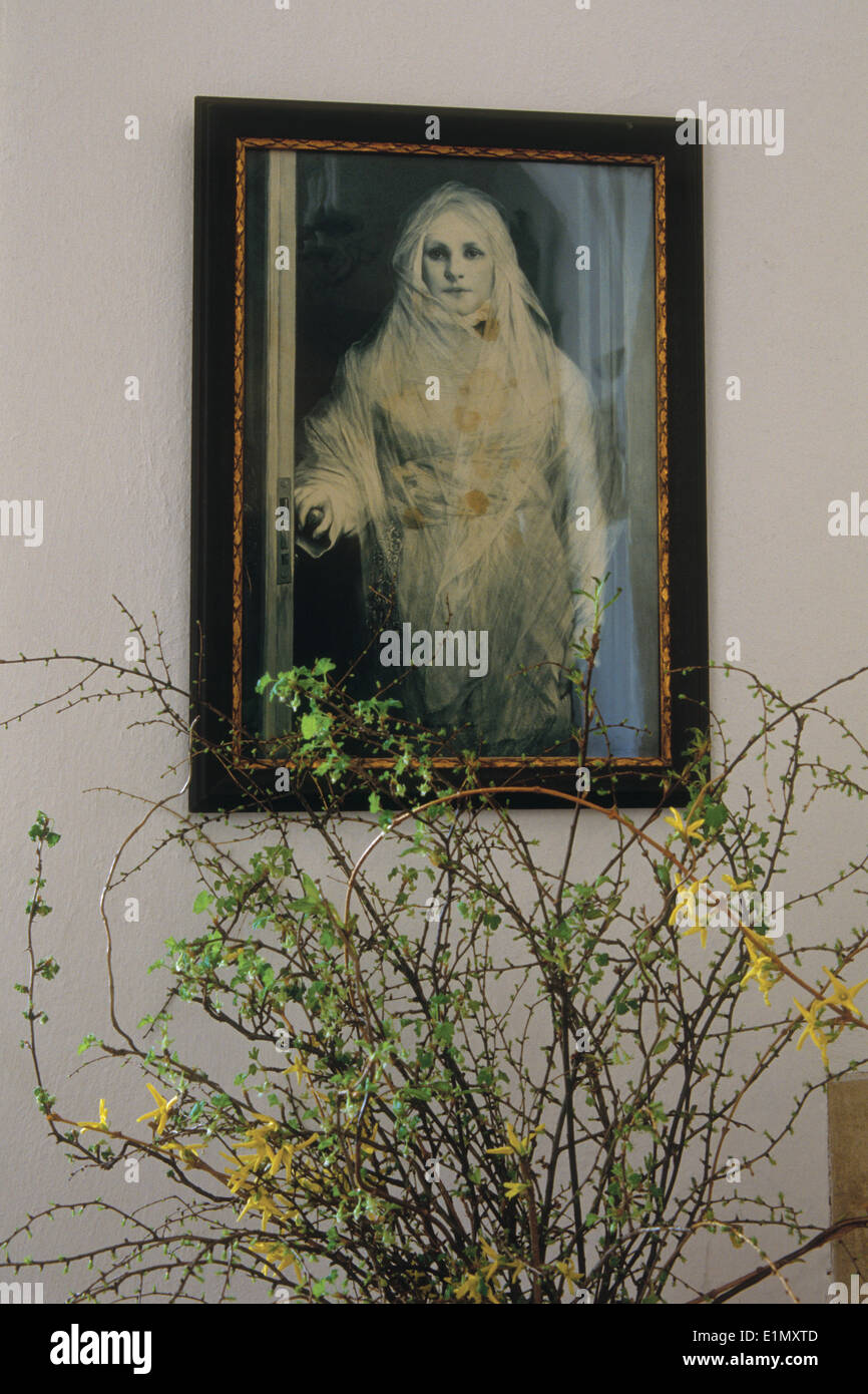 White lady ghost hi-res stock photography and images - Alamy