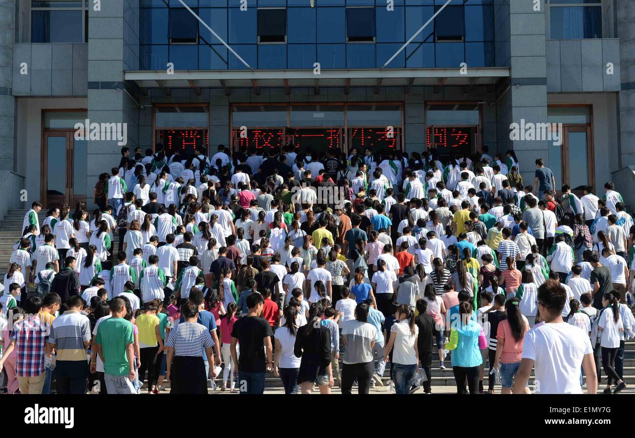 Gu'an, China's Hebei Province. 7th June, 2014. "Gaokao" candidates ...