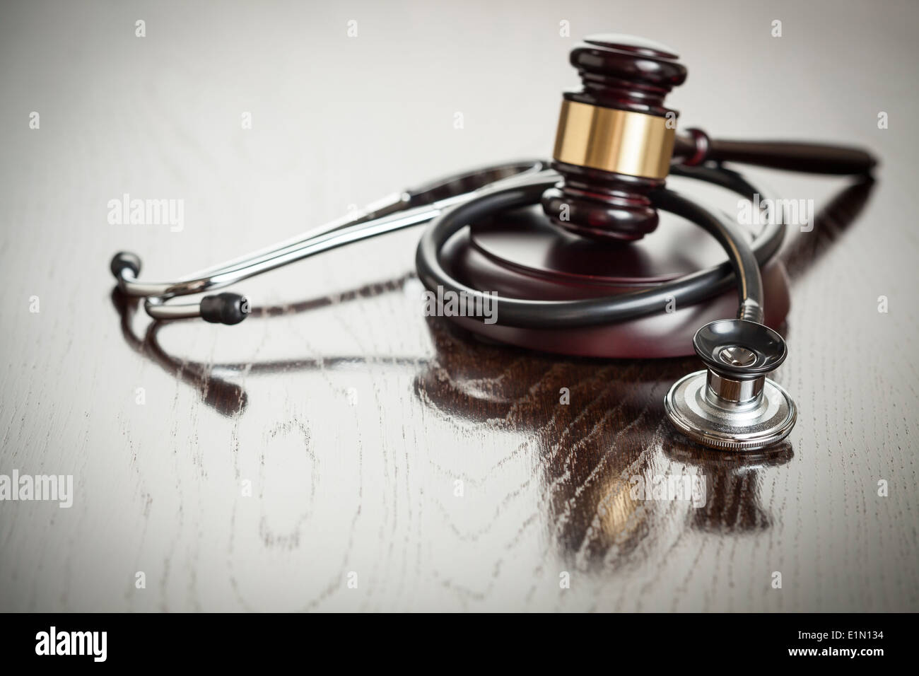 Gavel and stethoscope hi-res stock photography and images - Alamy