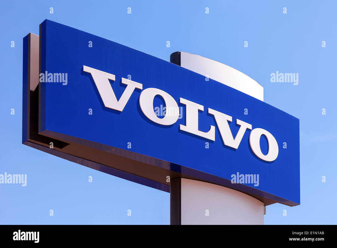 Volvo sign dealership logo hi-res stock photography and images - Alamy