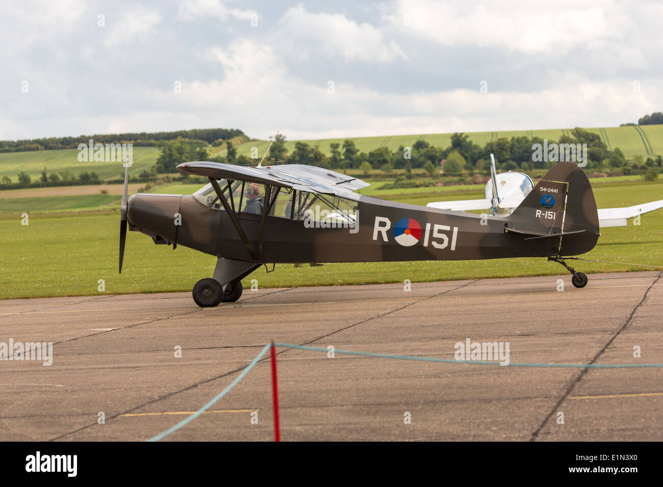 A Piper Super Cub light aircraft at Duxford Stock Photo - Alamy