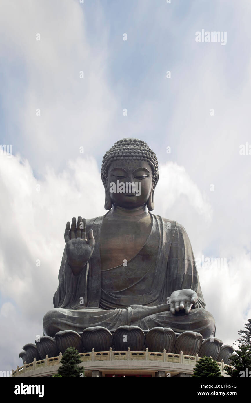 Tian Tan World Largest Sitting Bronze Buddha on Lotus Throne at Ngong ...