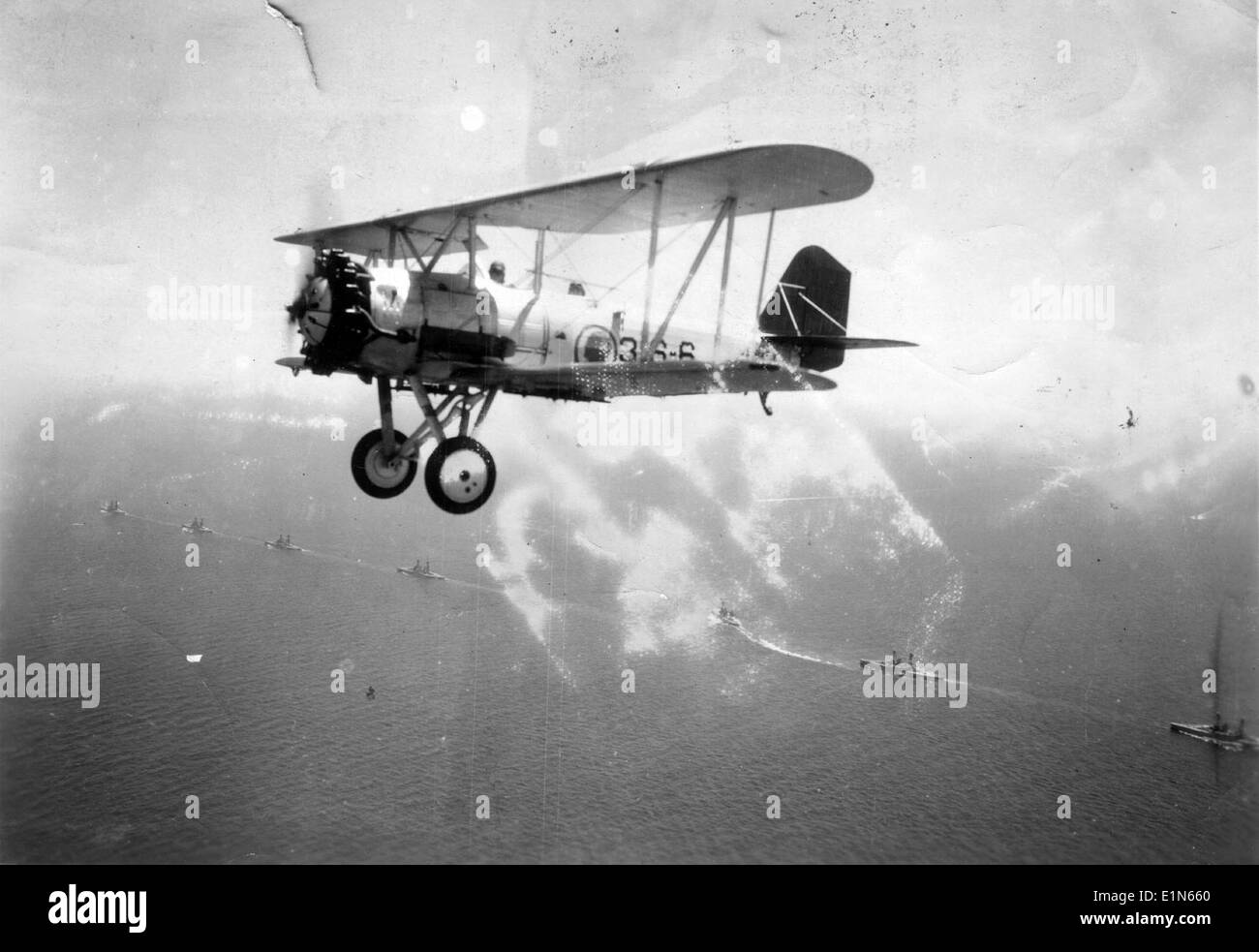 Vought o2u 2 hi-res stock photography and images - Alamy