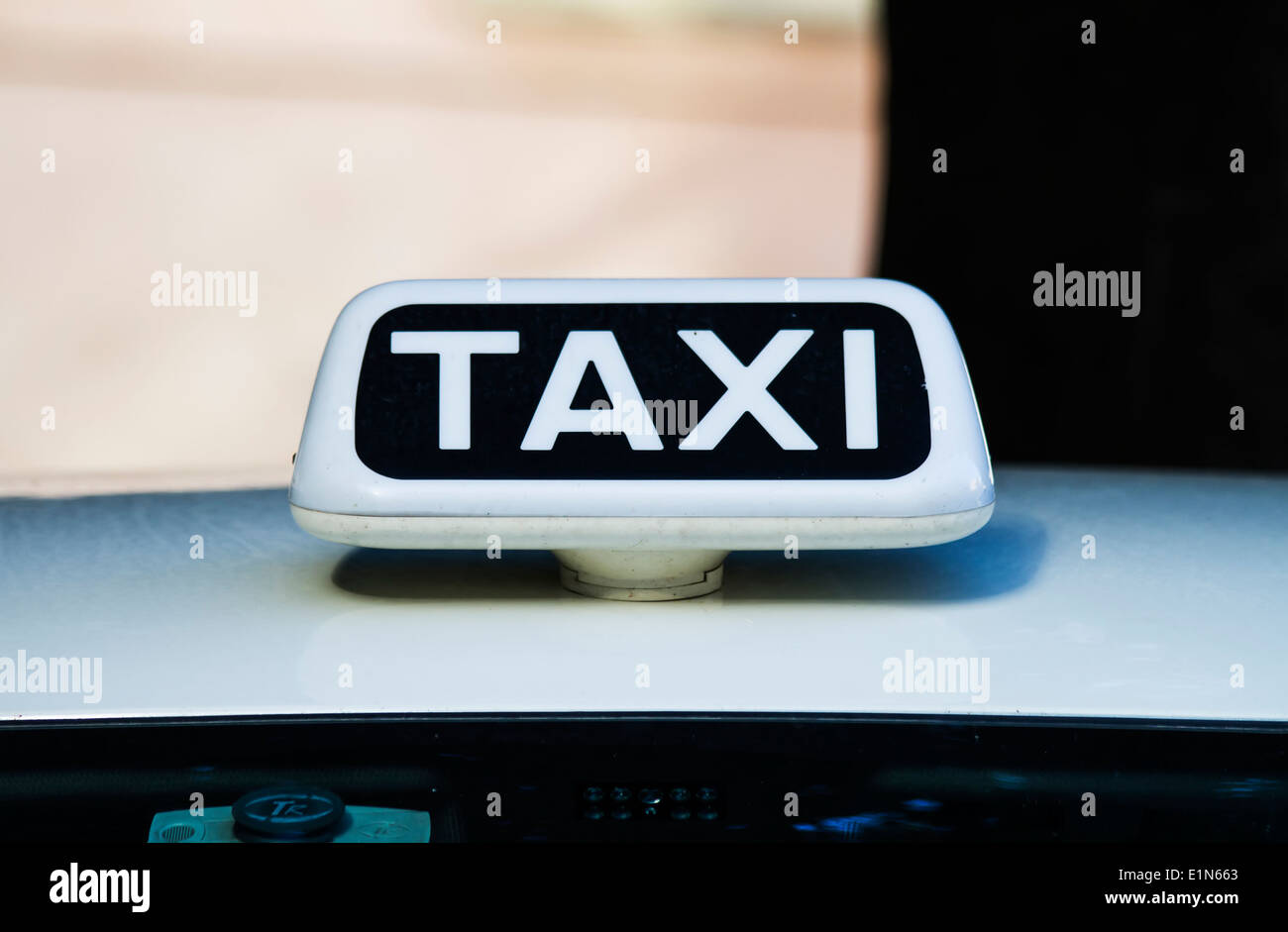 Taxi symbol hi-res stock photography and images - Alamy