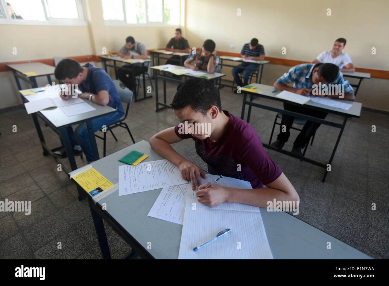 Gaza, Palestinian Territories. 7th June, 2014. Palestinian female ...