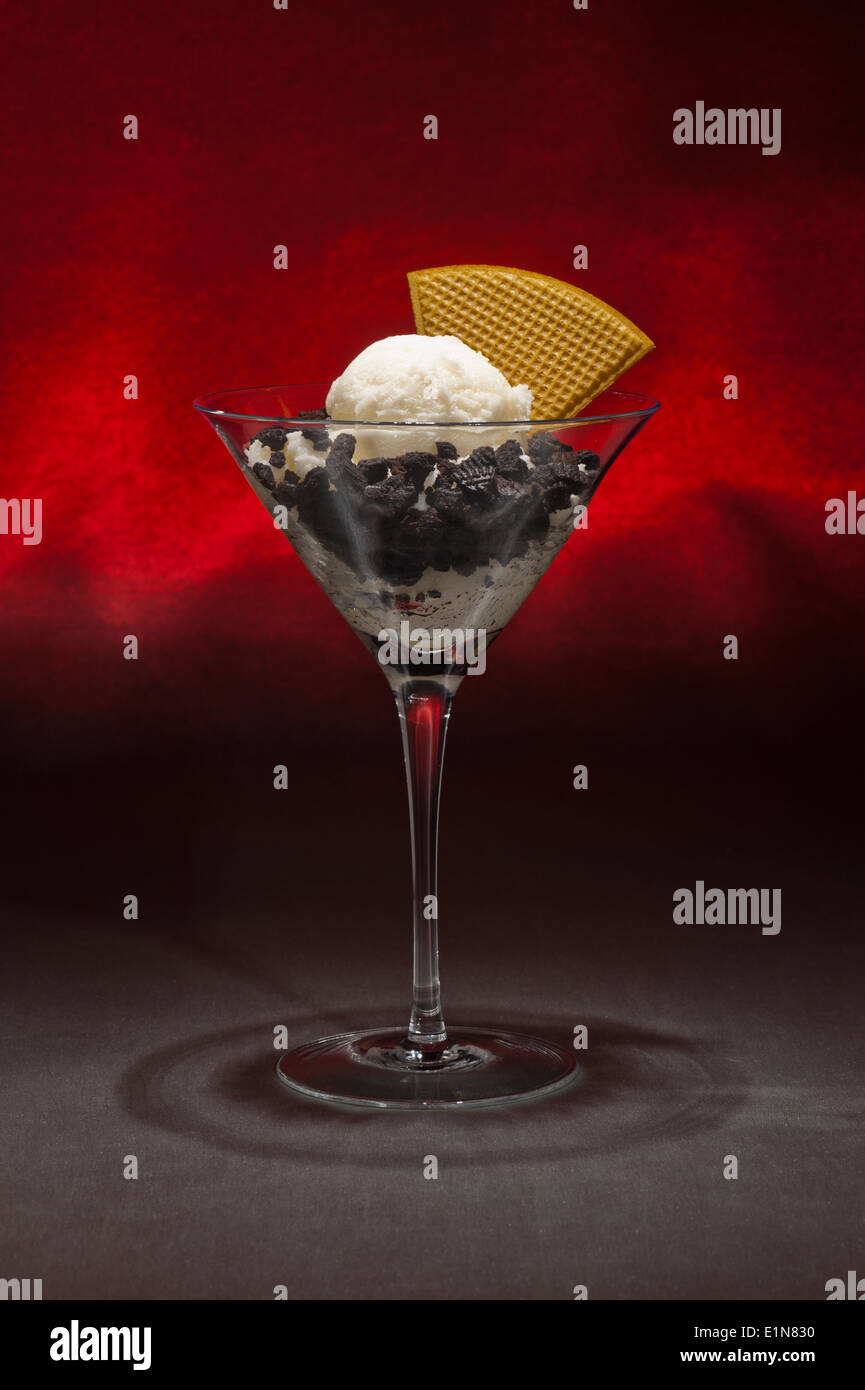 Vanilla ice cream in martini hi-res stock photography and images - Alamy