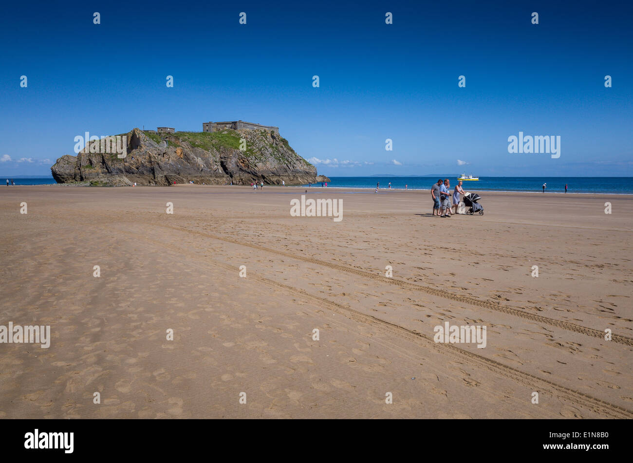 Tenby South Beach with st Catherine's Island in View Stock Photo - Alamy