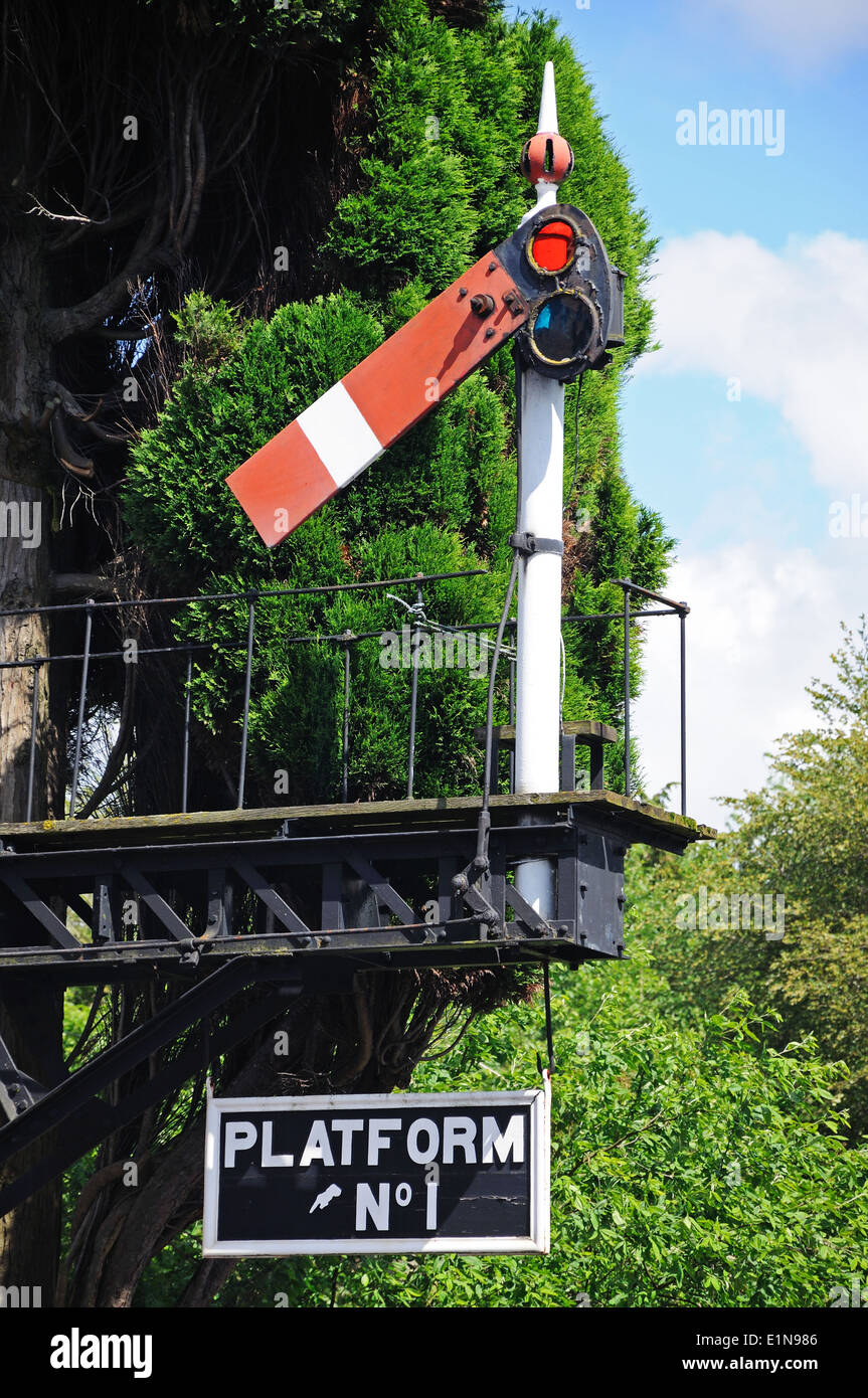 Semaphore bracket signal hi-res stock photography and images - Alamy