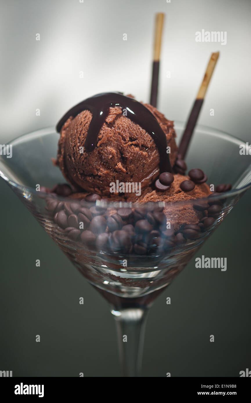 Vanilla ice cream in martini hi-res stock photography and images - Alamy