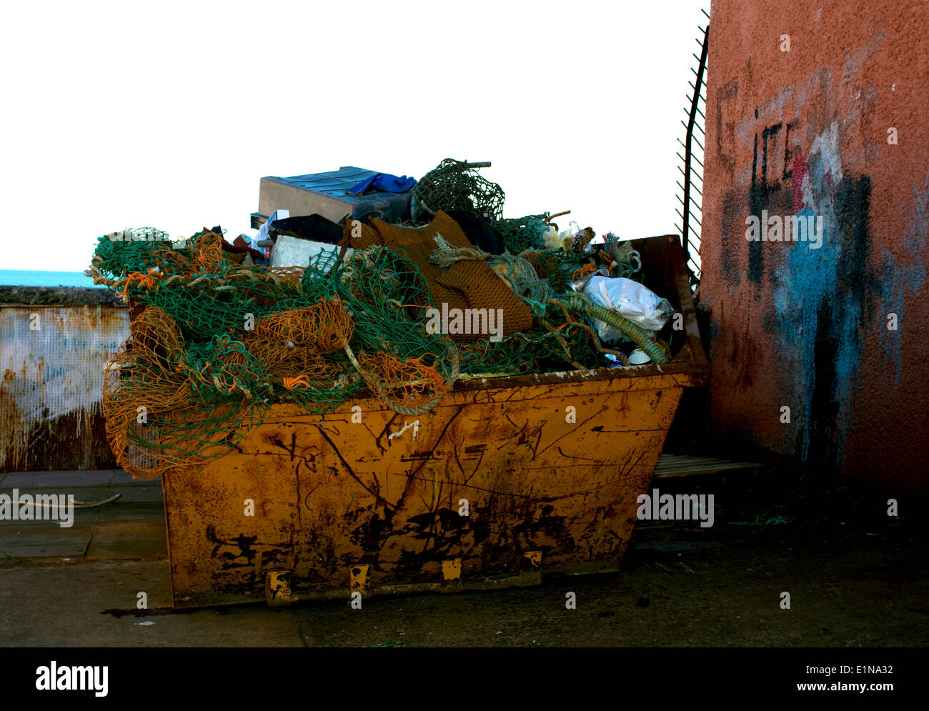 Old skip hi-res stock photography and images - Alamy