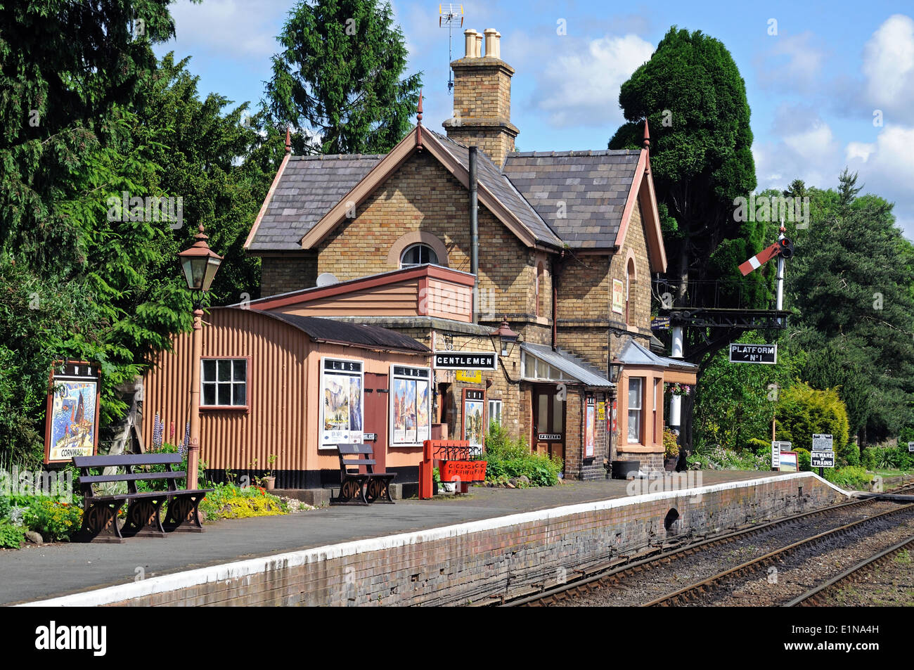 Great Western railway station building and platform, Hampton Loade ...