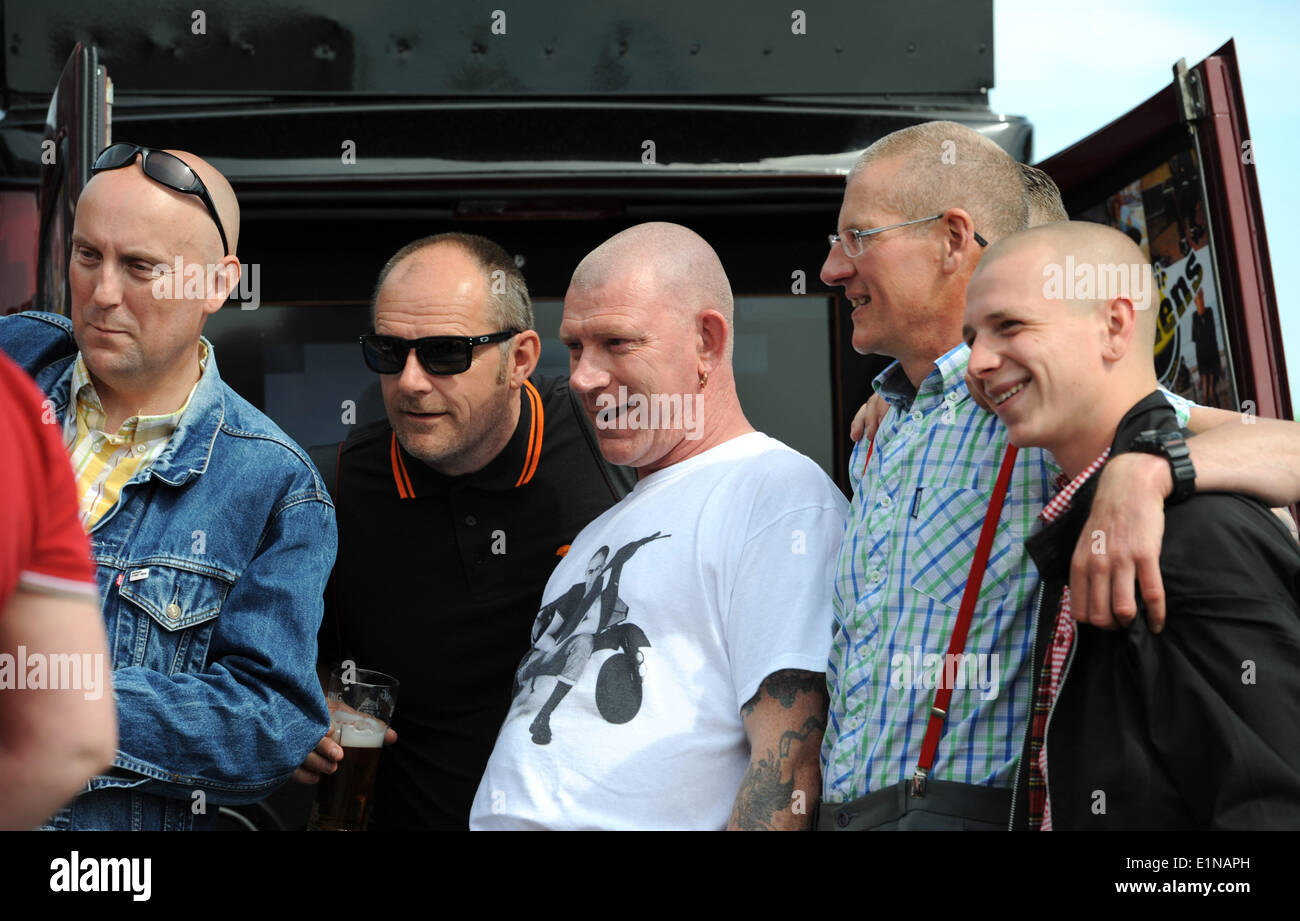 Skins skinhead skinheads hi-res stock photography and images - Alamy