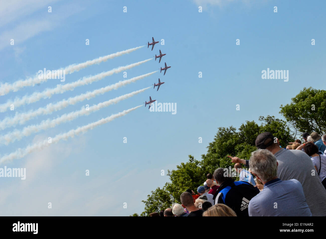 News air arrows hi-res stock photography and images - Alamy