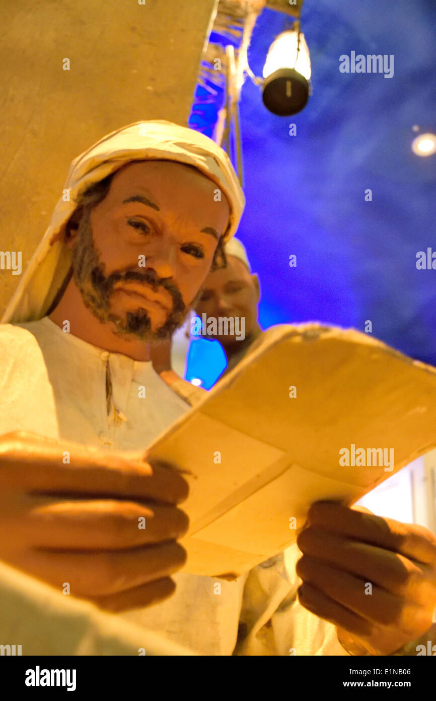 Arabs reading Quran, exhibit in Dubai Museum Stock Photo - Alamy