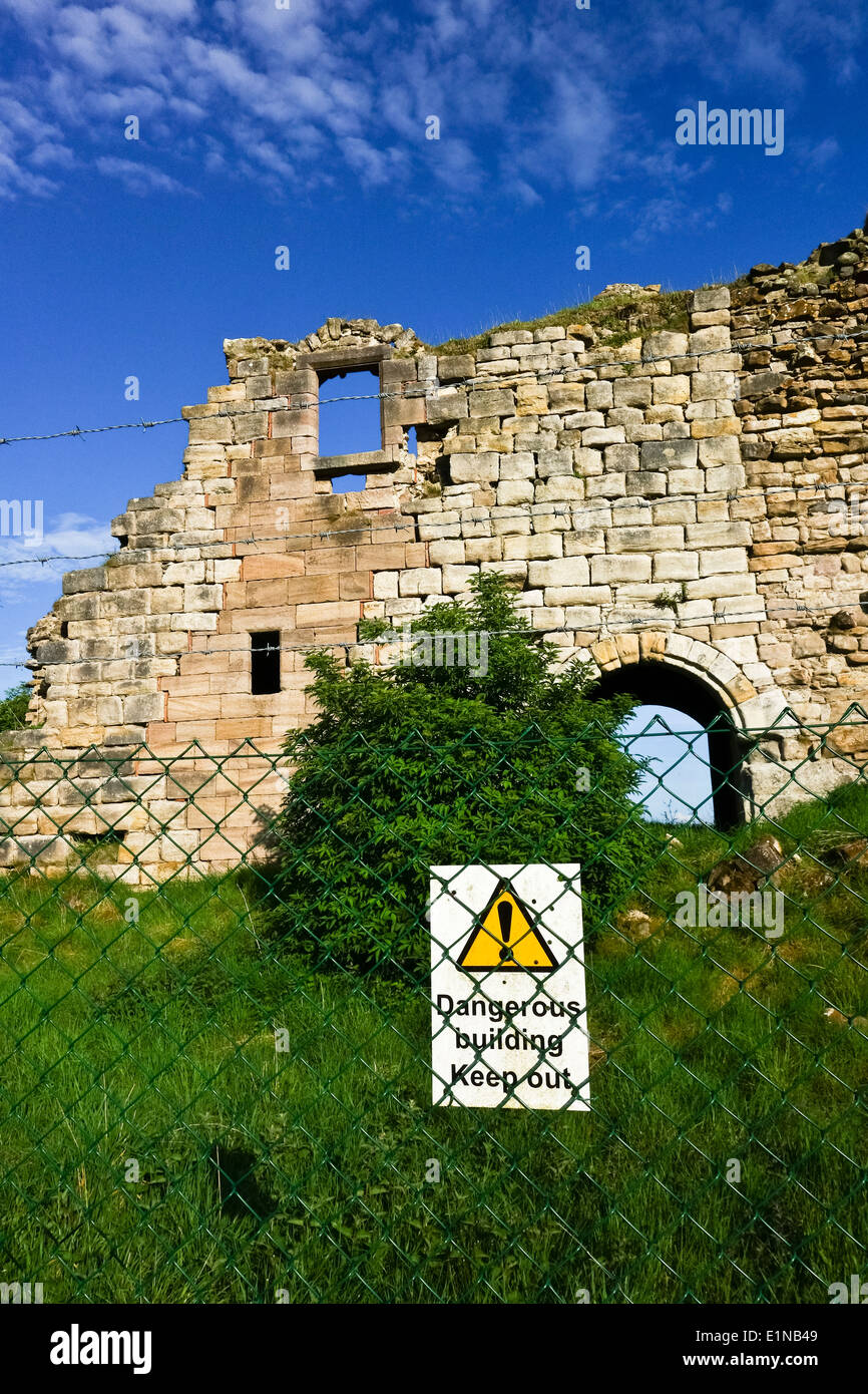 Dangerous building hi-res stock photography and images - Alamy
