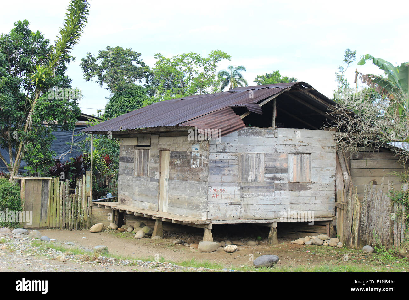 A shanty house hi-res stock photography and images - Alamy