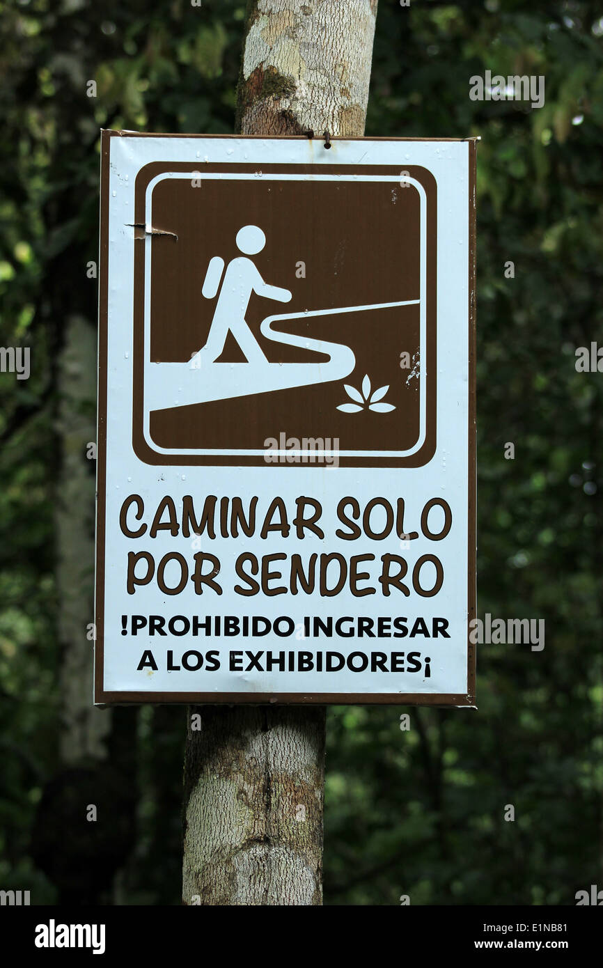 Stay on path sign hi-res stock photography and images - Alamy