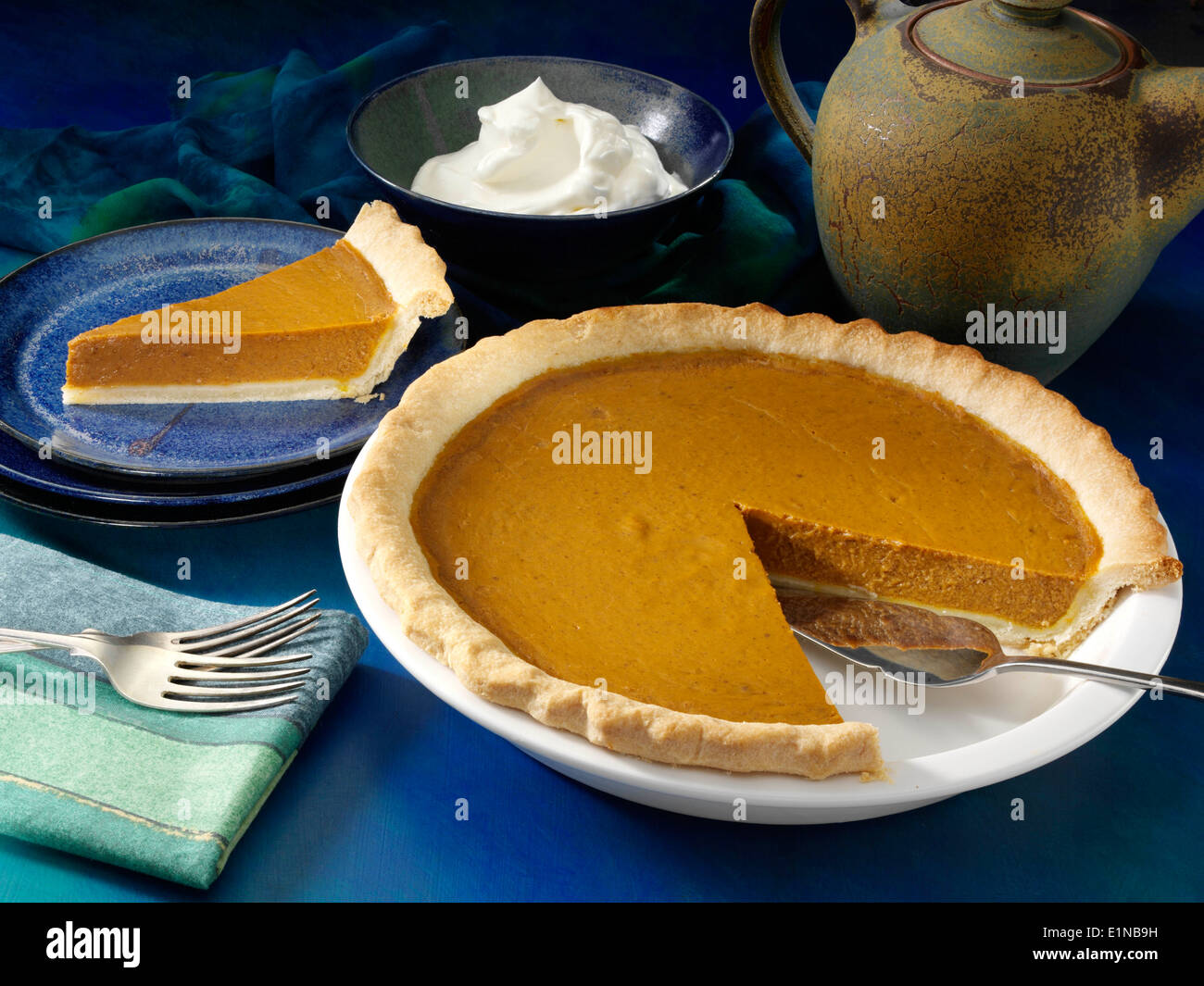 Whole pumpkin pie and slice Stock Photo - Alamy