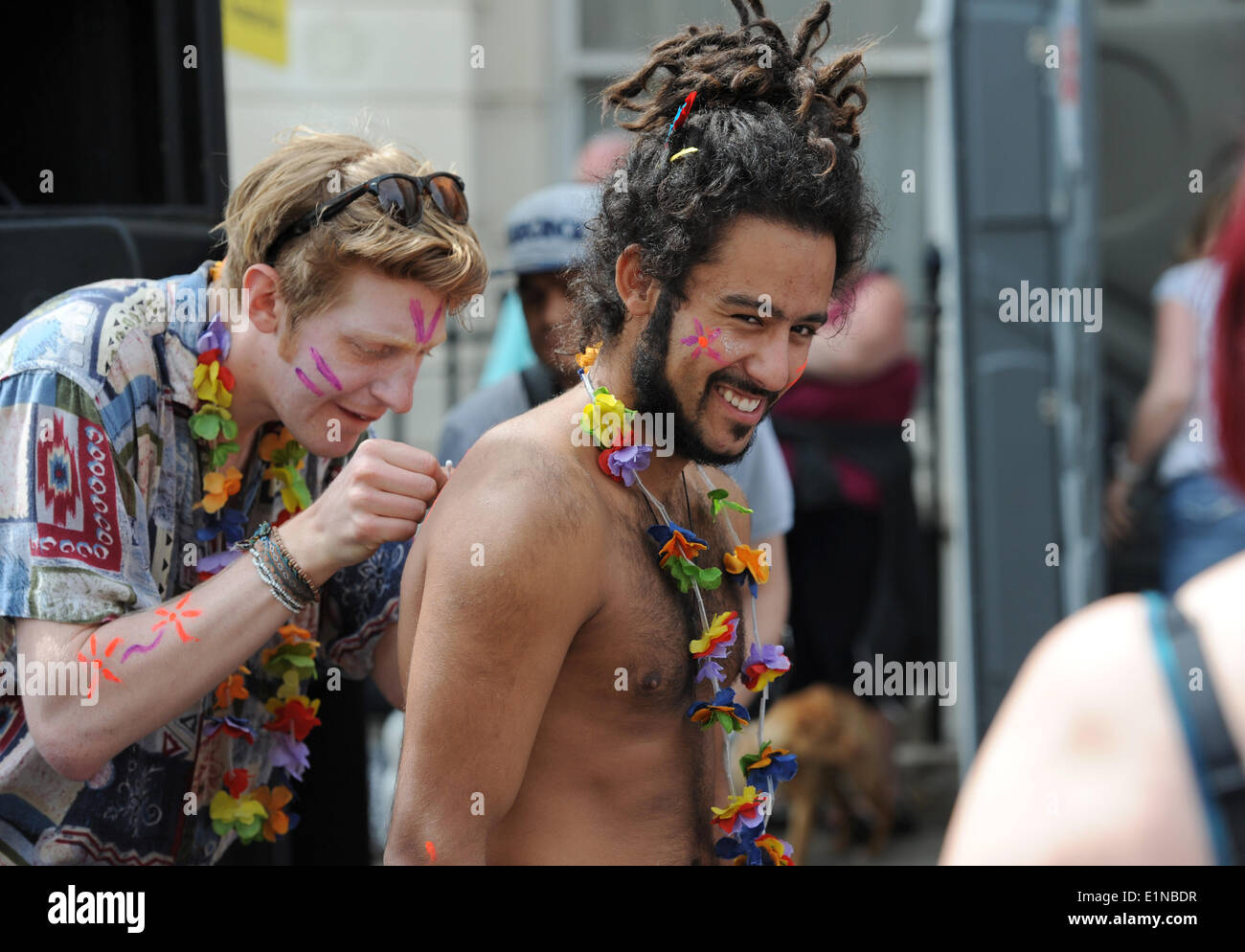 June uk festivals hi-res stock photography and images - Alamy