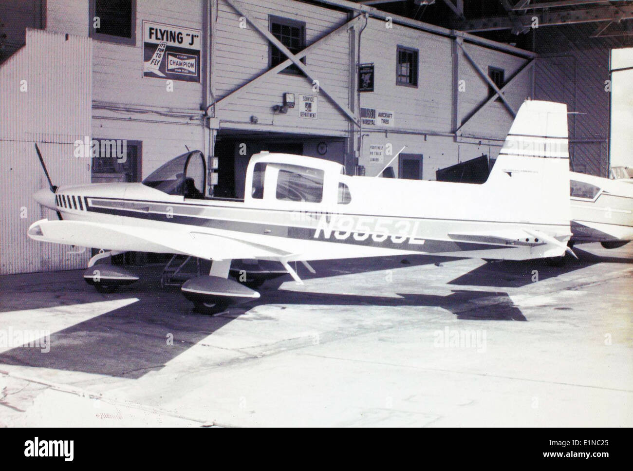 The Grumman AA-1B Tr-2 is a light trainer aircraft designed for ...
