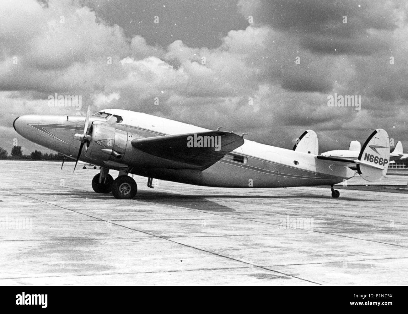 Engine aircraft hi-res stock photography and images - Alamy